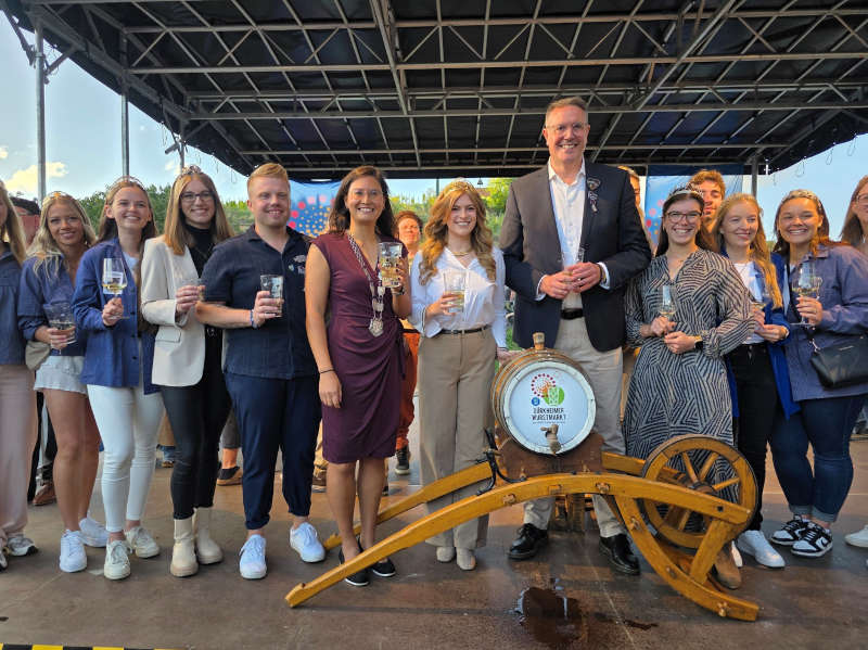 Tradition trifft Lebensfreude: Der Dürkheimer Wurstmarkt 2025 ist ...